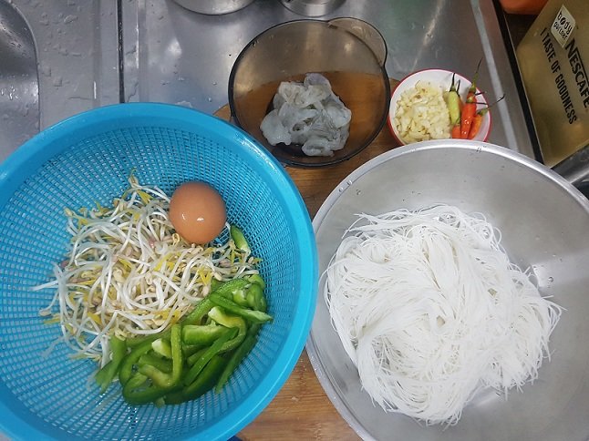 Fried Mee Hoon Singapore Style