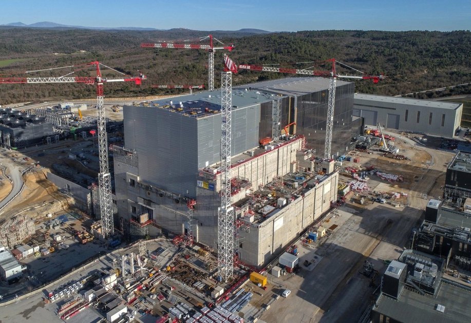 The world's largest fusion reactor begins to be assembled | PeakD
