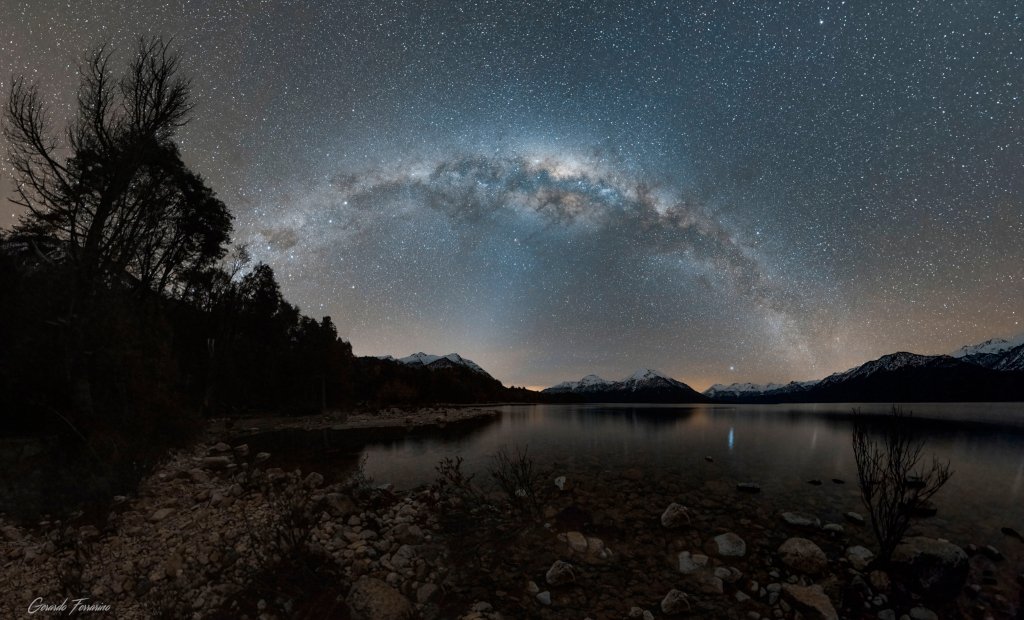 🌌 SpacePicture of a Day: Galaxy by the Lake 🪐 — Hive