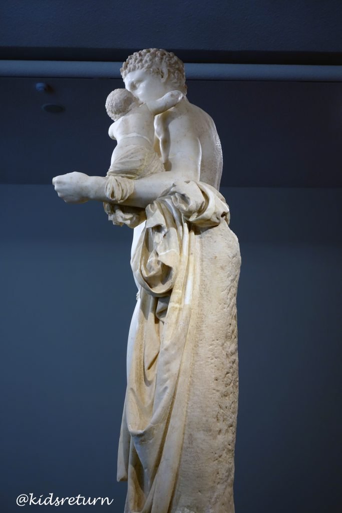 Greek Art #1 —— HERMES OF PRAXITELES (340-330 BC.) 《赫耳墨斯和小酒神》（公元前340 ...